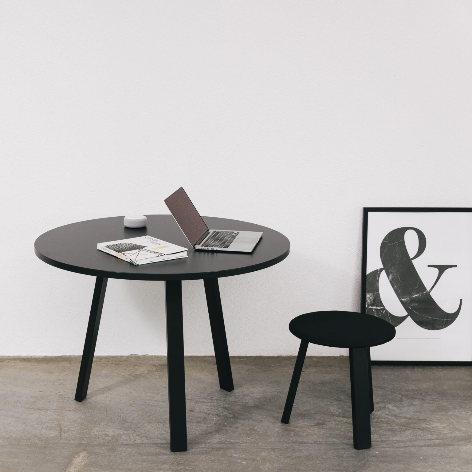 Tisch Dreibein, Metallgestell schwarz • kühnle'waiko Büromöbel